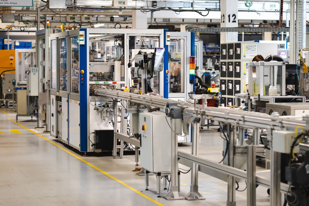 Hager Group optimizes its industrial processes with fabriq